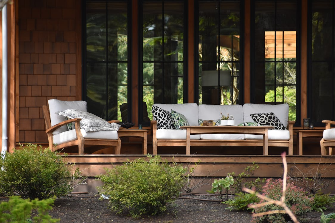 What to Consider When Painting Outdoor Living Spaces - Randy Lemmon